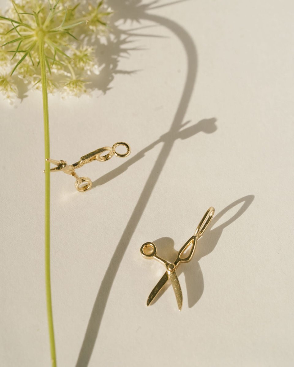 Scissors charm – Woody's Mercantile